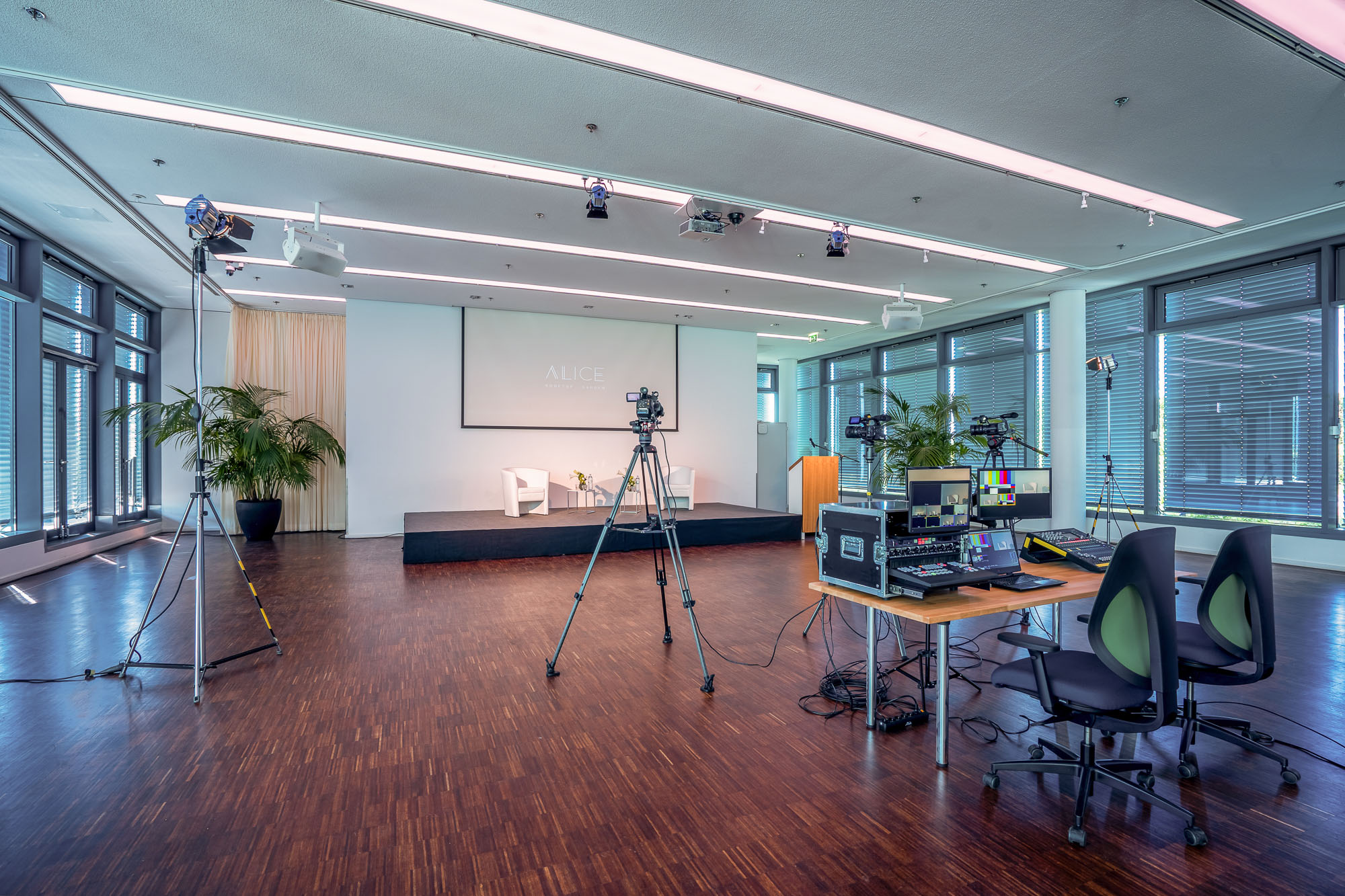 Live-Streaming Studio in Berlin: Rooftop & Konferenzsaal